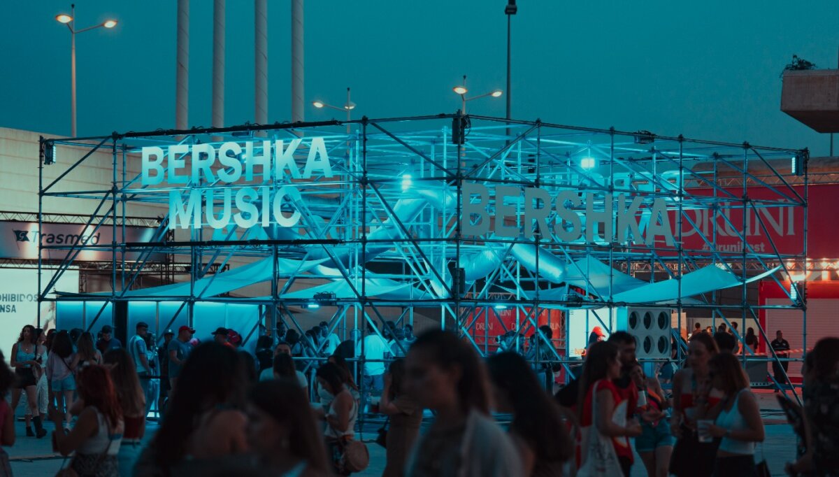Bershka Chill Booth