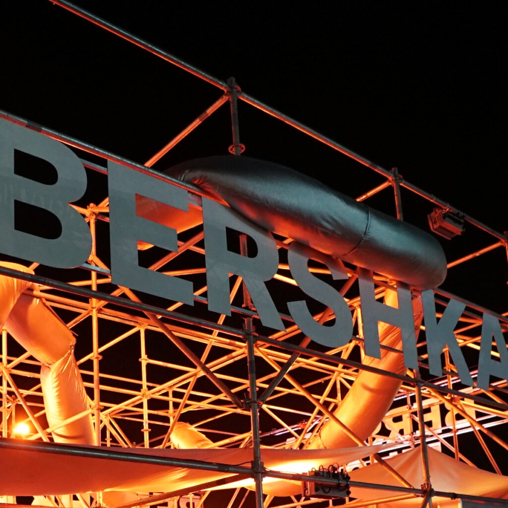 Bershka Chill Booth